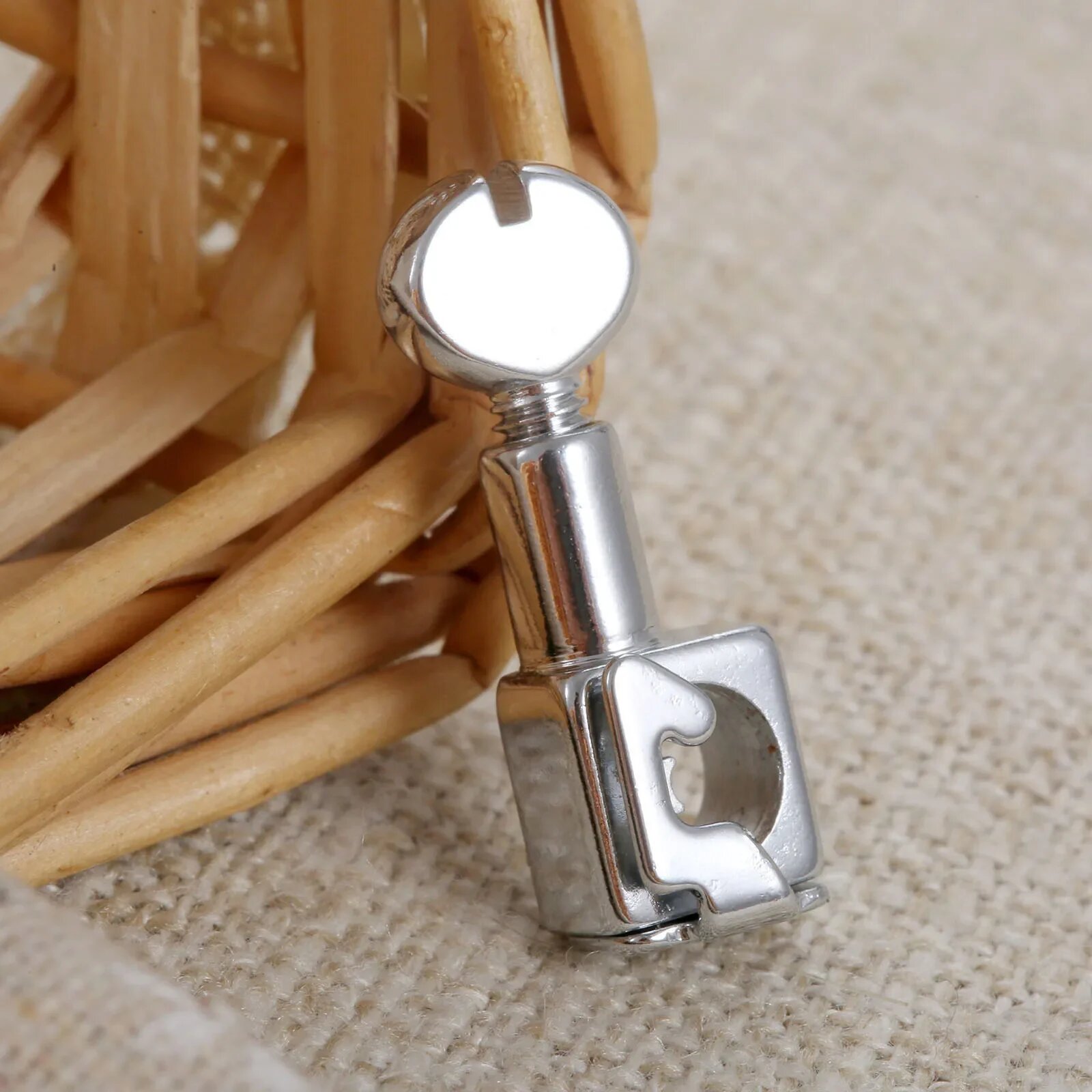 Металлический игольчатый зажим с винтом для швейной машины Singer