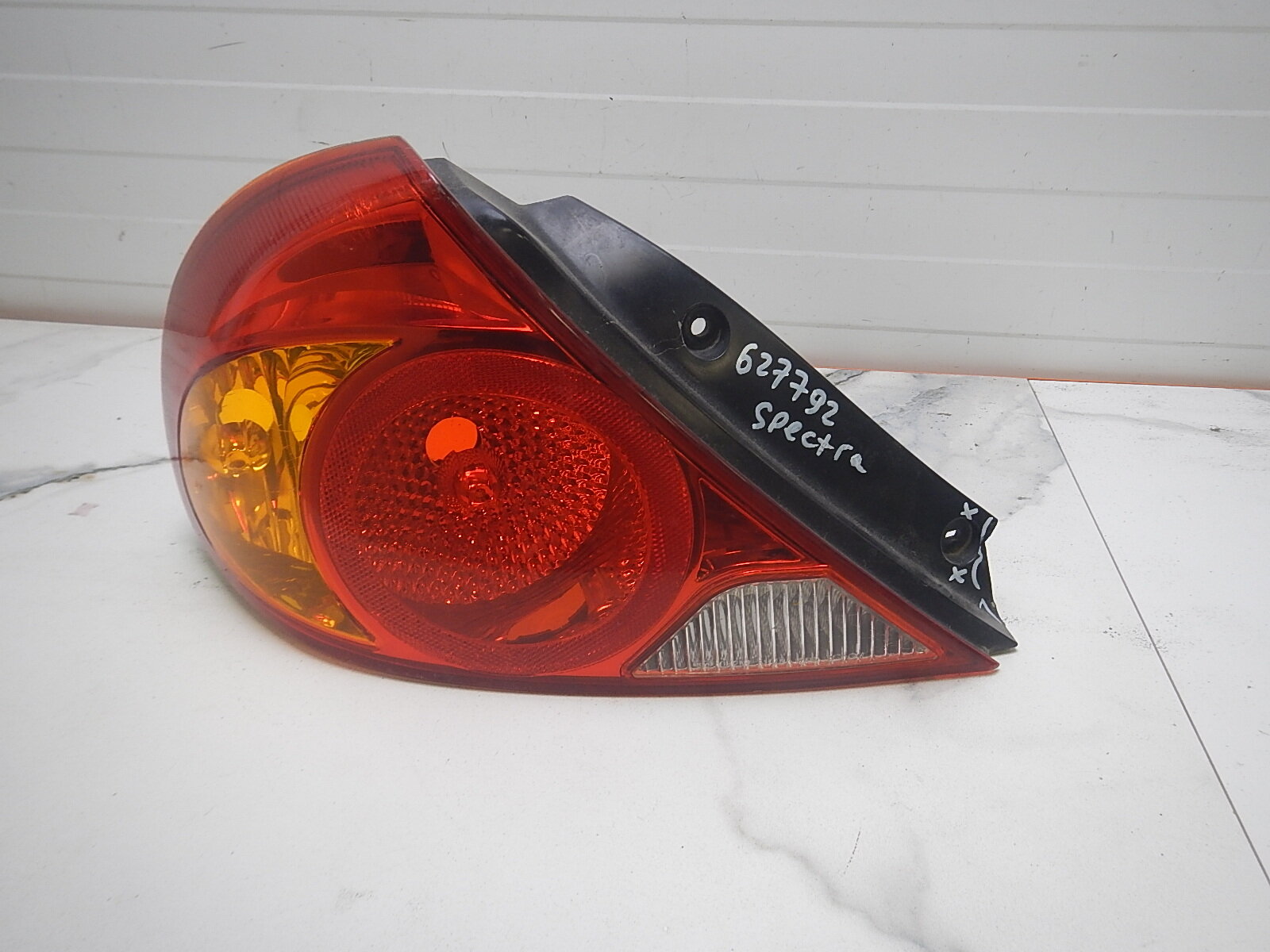 Б/У Фонарь задний левый, KIA (Киа)-SPECTRA (01-) KIA SPECTRA (01-) Повреждено крепление (трещина, деформация), Царапины ...