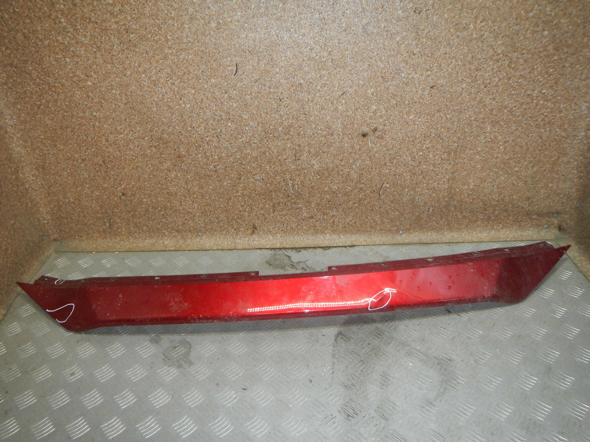 Б/У Накладка на решетку радиатора, Mazda (Мазда)-CX-5 (17-) MAZDA CX-5 (17-) Царапины, небольшая деформация и трещина. 5...