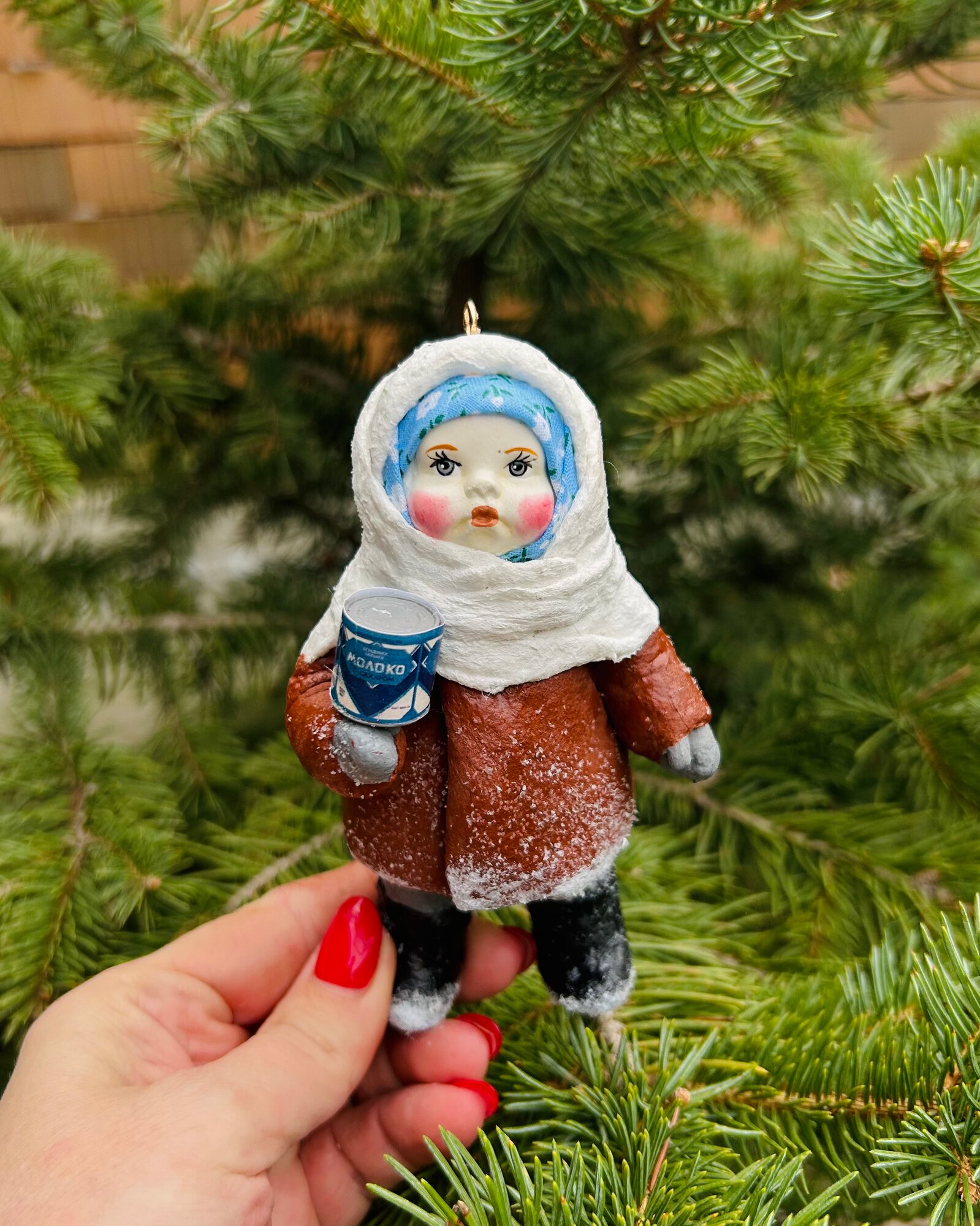 Ватная елочная игрушка - малышка со сгущенкой