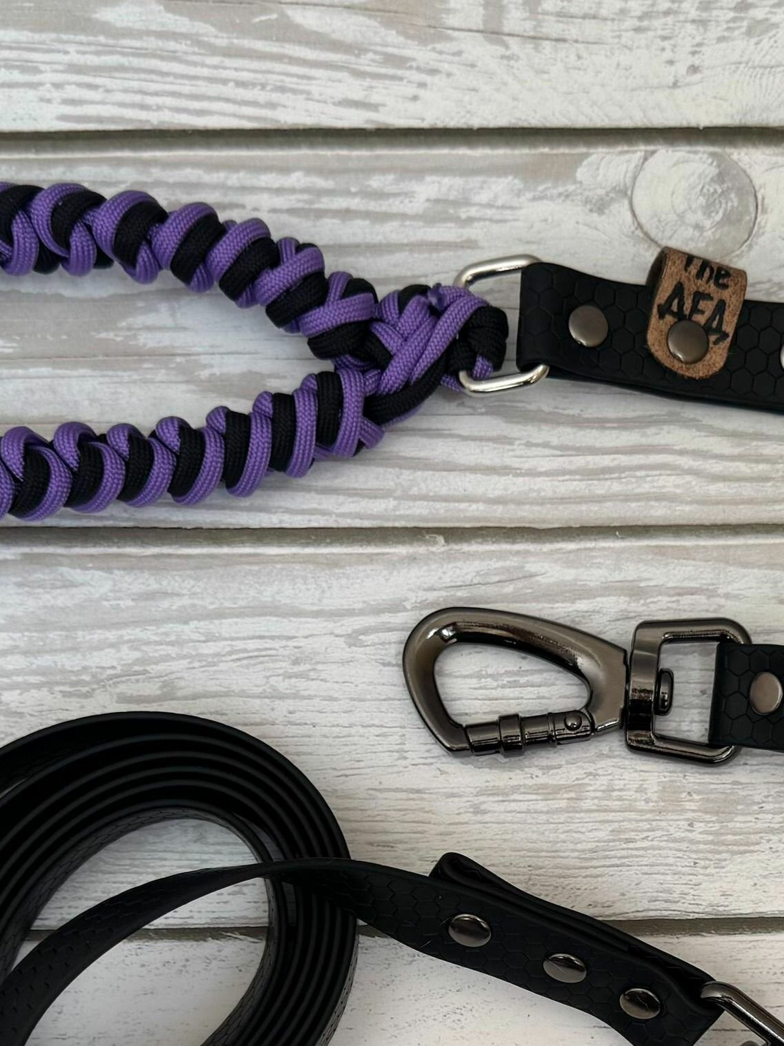 Поводок для собак "The ДЕД", биотан, паракорд, чёрный/фиолетовый, 2 м
