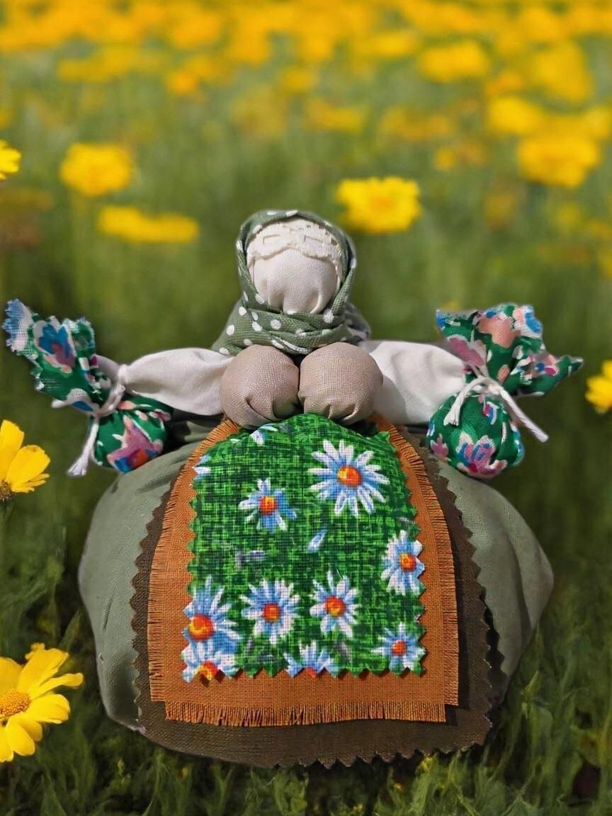 Кукла-оберег Кубышка-травница с жасмином, лавандой и ромашкой