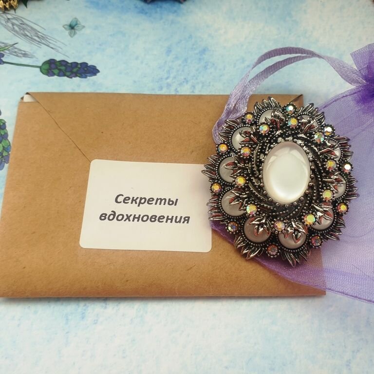 Брошь, стразы