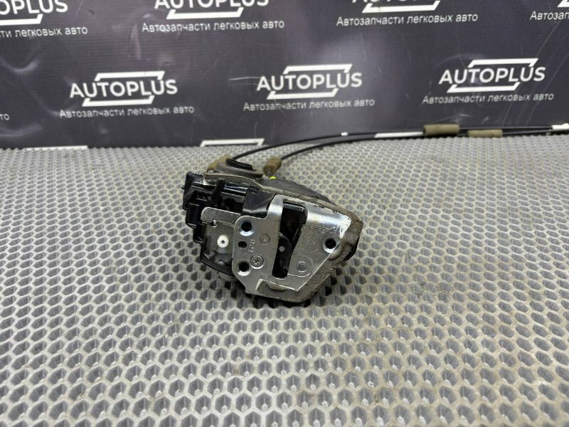 Замок боковой двери Правый Задний Toyota Camry (2.4 2AZ-FE) Б/У с пробегом Арт. 18486