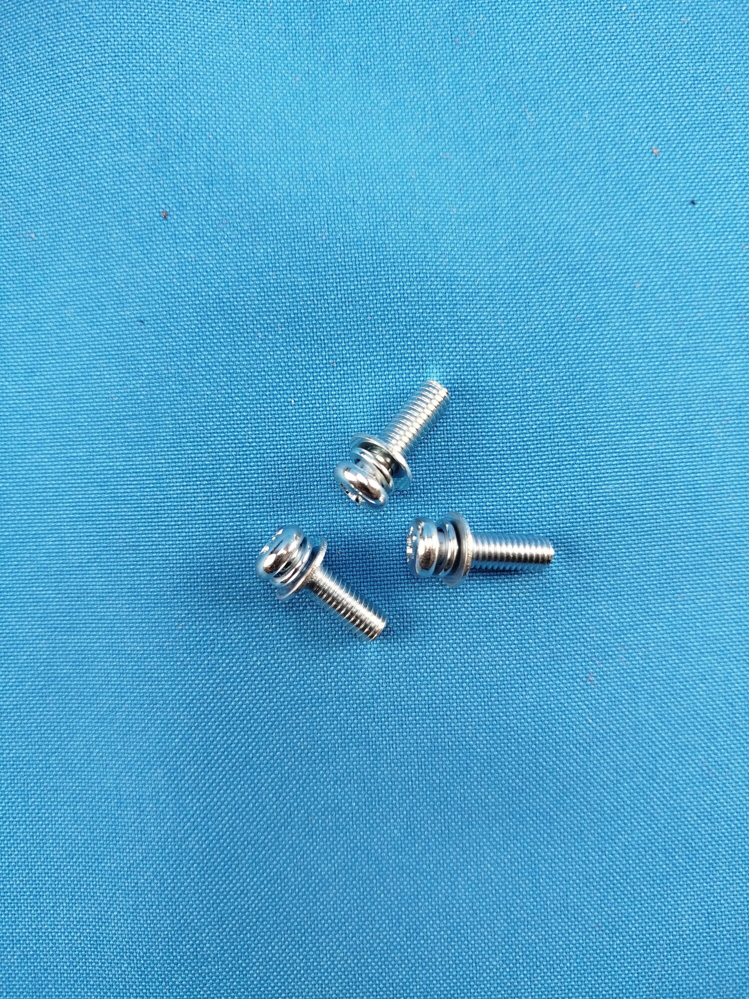 Вентилятор (эл.) охлаждения "LUZAR" для а/м Ларгус 12->, Renault Logan 08-> без кожуха с кондиционером