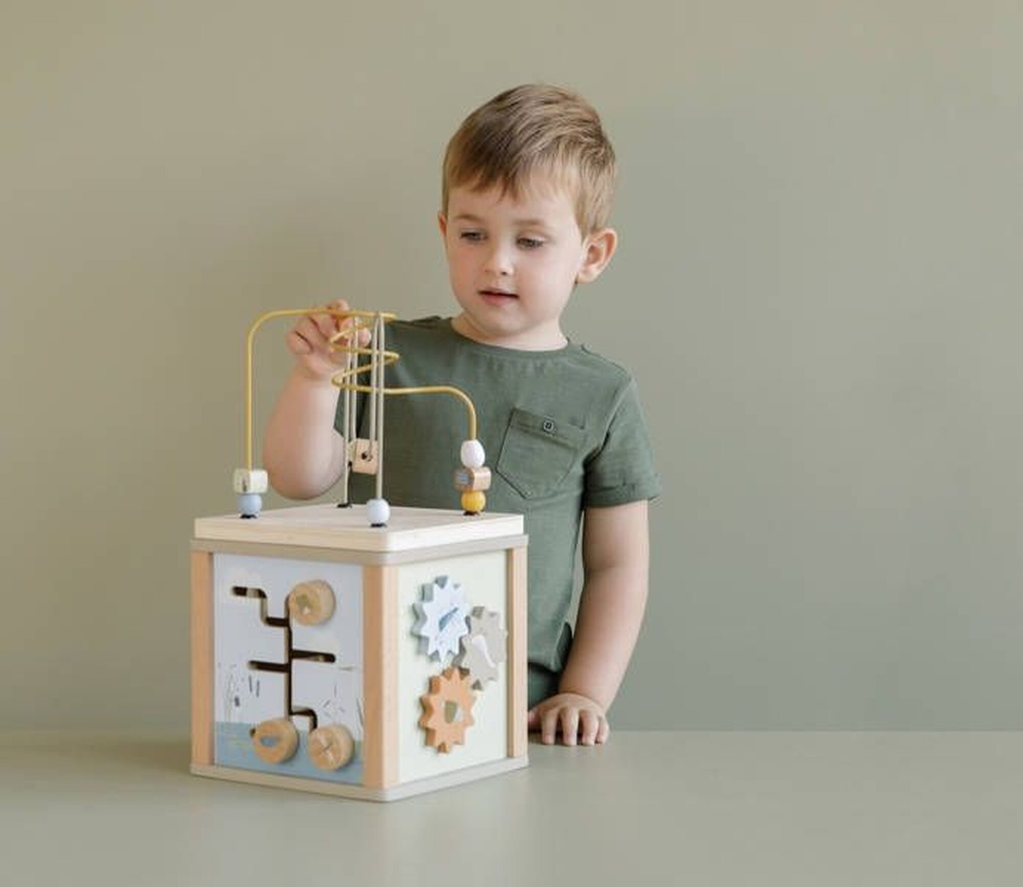 Игровой набор Little Dutch - Развивающий кубик-сортер/бизиборд для самых маленьких - LD7109