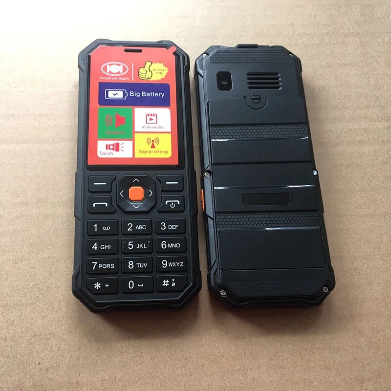 Черный кнопочный телефон 3 SIM, 2.4" экран, Bluetooth, фонарик