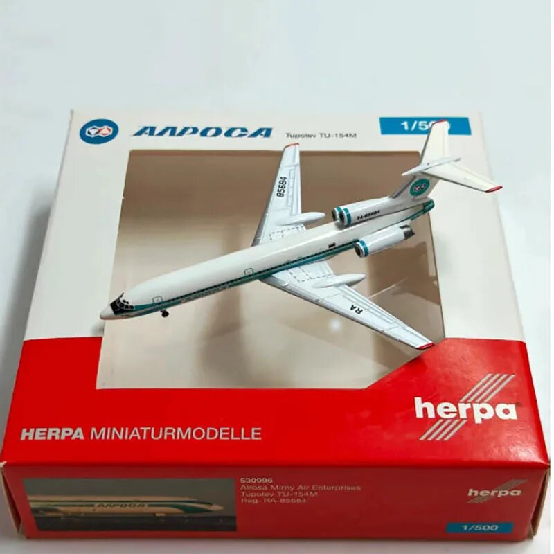 Коллекционная модель самолета HYINUO Tu-154M 1:500