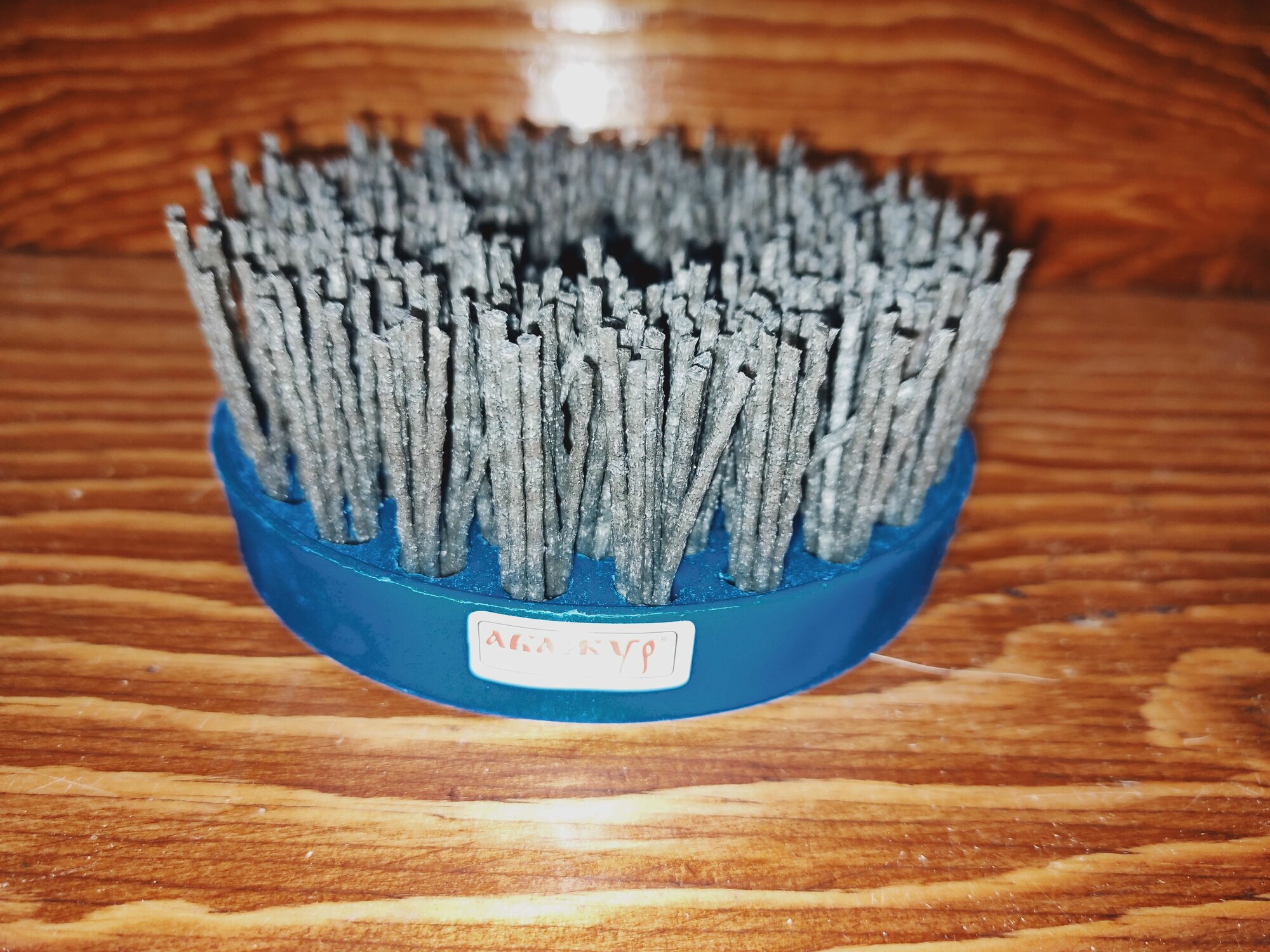 Нейлоновая щетка чашечная Д110 P60 ворс полимер абразив по дереву на УПМ УШМ (болгарка) для браширования, шлифовки стен из бревна, бруса, сруба