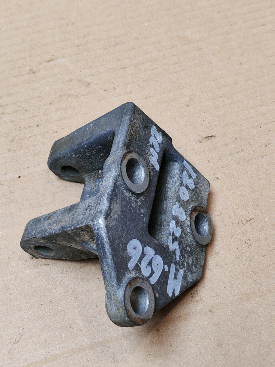 Кронштейн генератора Mazda 626 GE