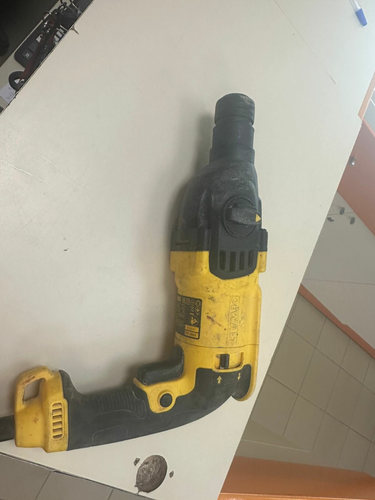 Перфоратор DEWALT D25133, 800 Вт, 2.9 Дж, 5500 уд/мин, б/у, уценка
