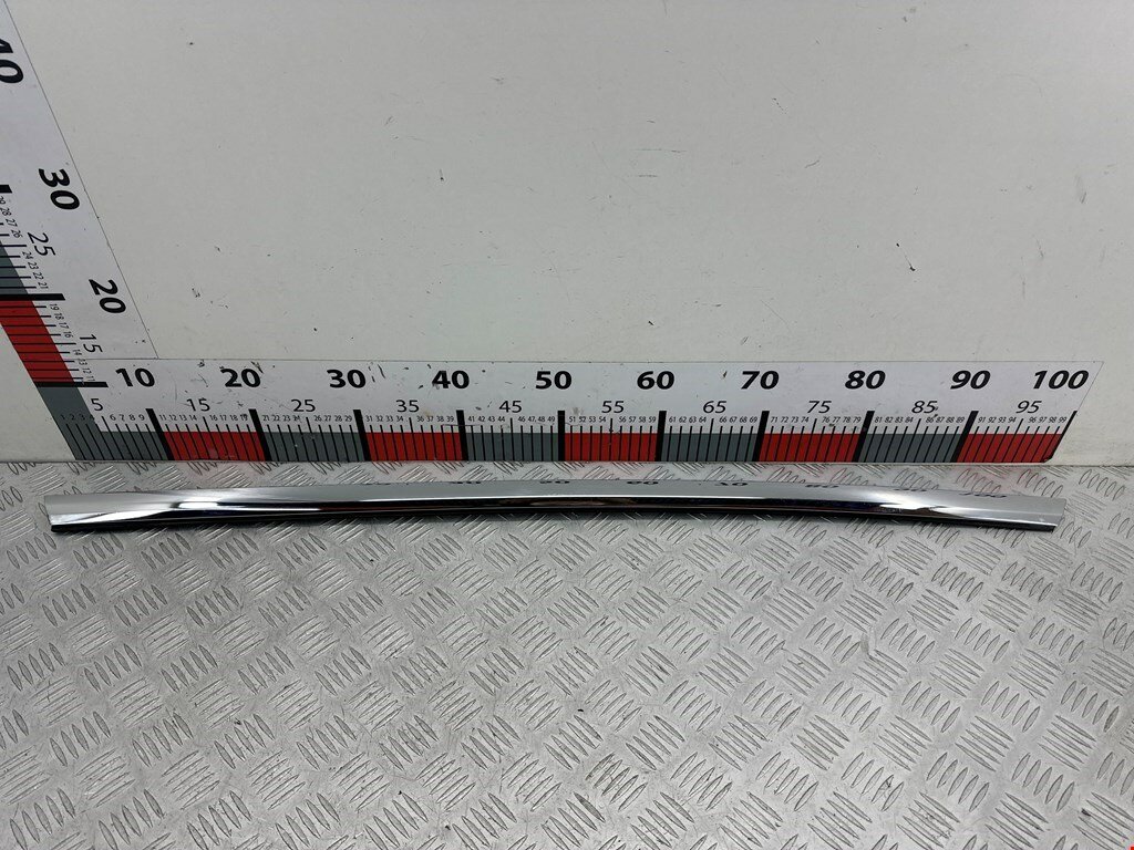 Накладка декоративная (молдинг) стекла двери задней правой Tesla Model S 103839680A арт. 2264127