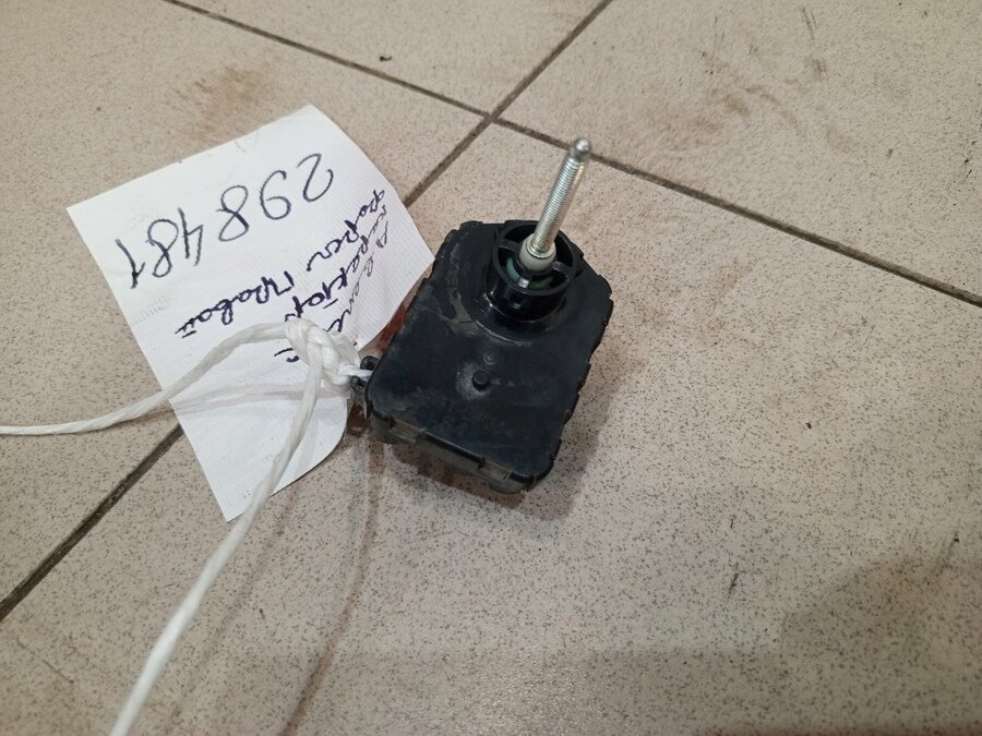 Корректор фар от Toyota Avensis 2 2003-2009