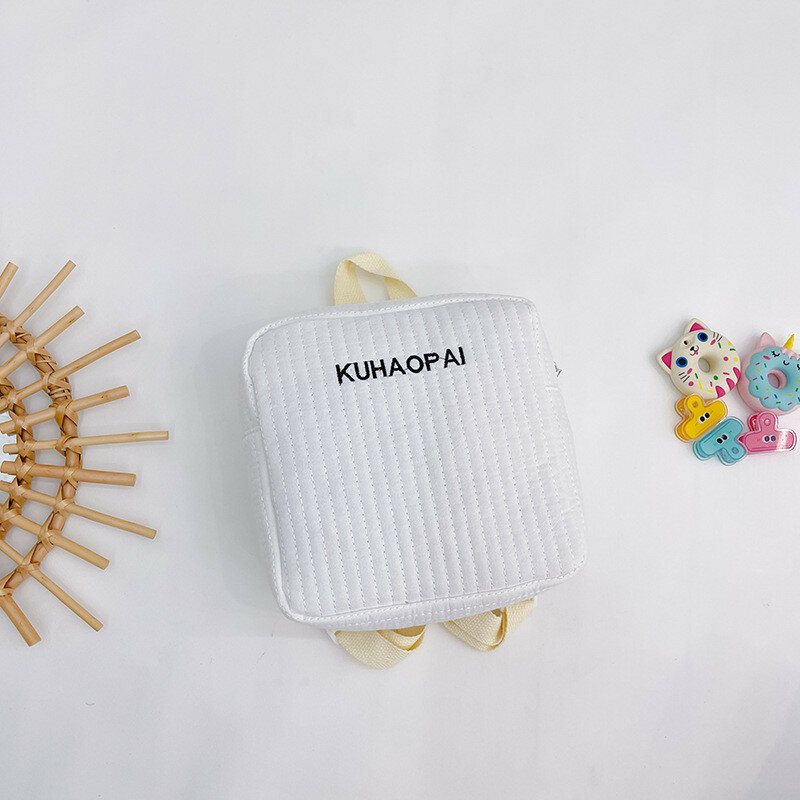 Рюкзак для детей стильный и прочный для детского сада с забавными животными и буквами белый