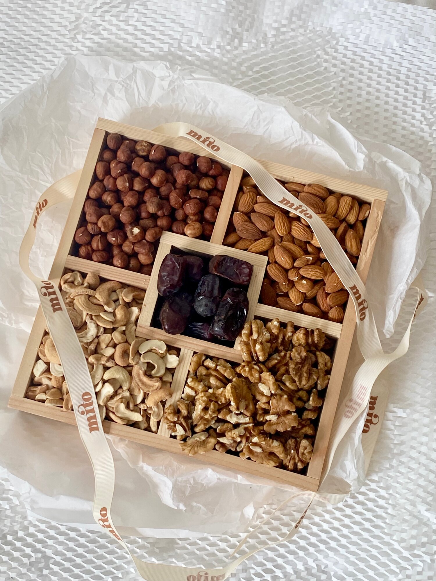 Подарочный набор орехов "Для любого праздника", очищенные, цельные