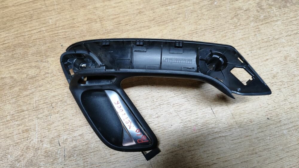 Ручка двери внутренняя VW Polo хэчбек.