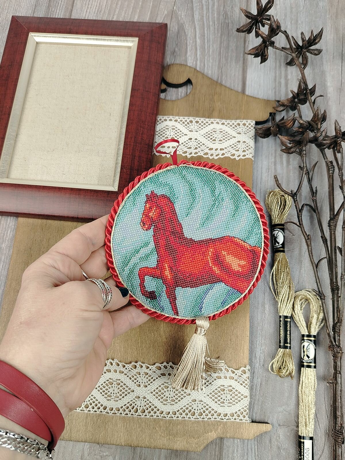 Набор для вышивания пинкипа "Красные кони" 11см, 21.002.39