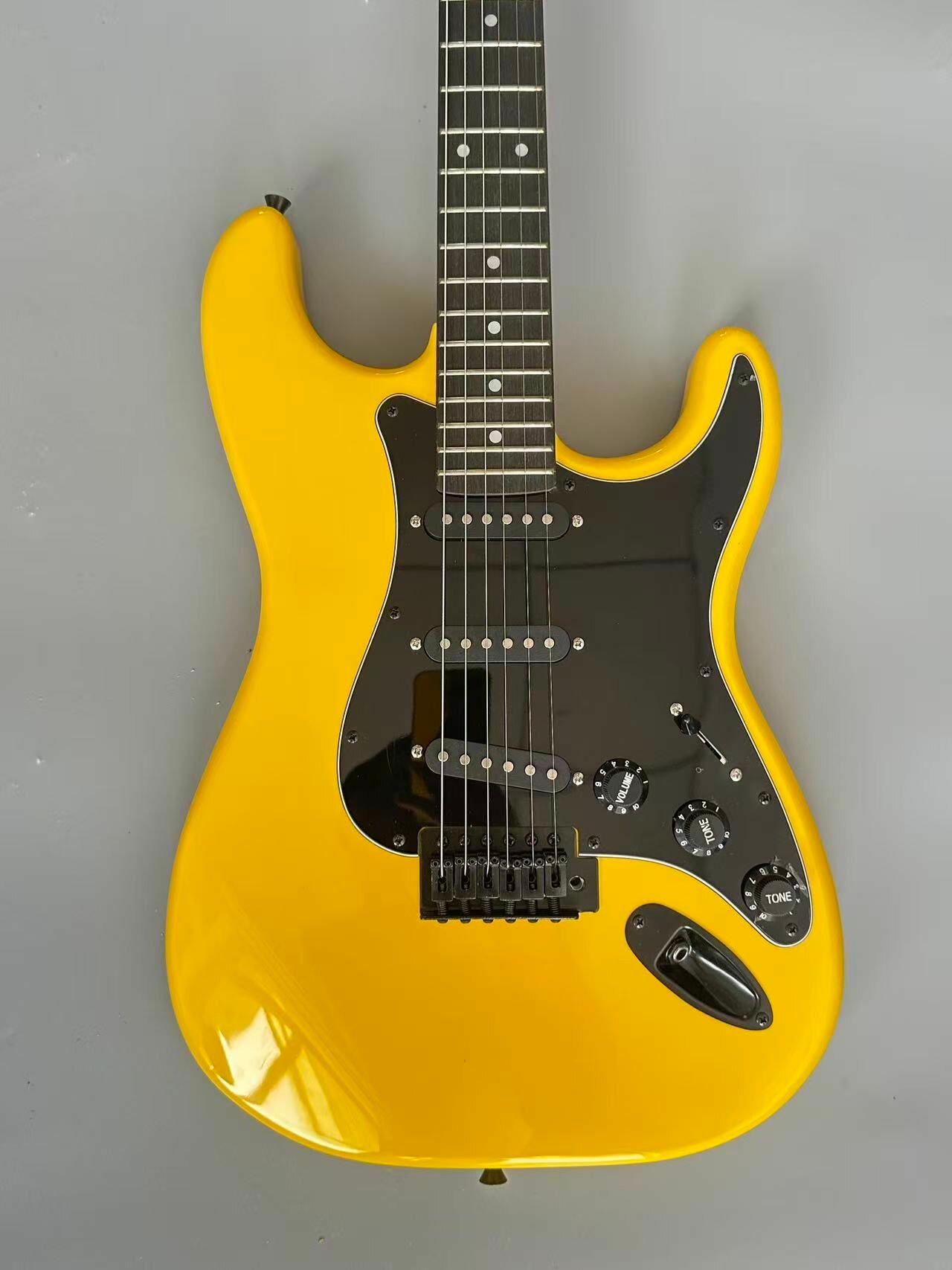 Электрогитара Электрогитара ST 6-струнная, корпус Махагони 39