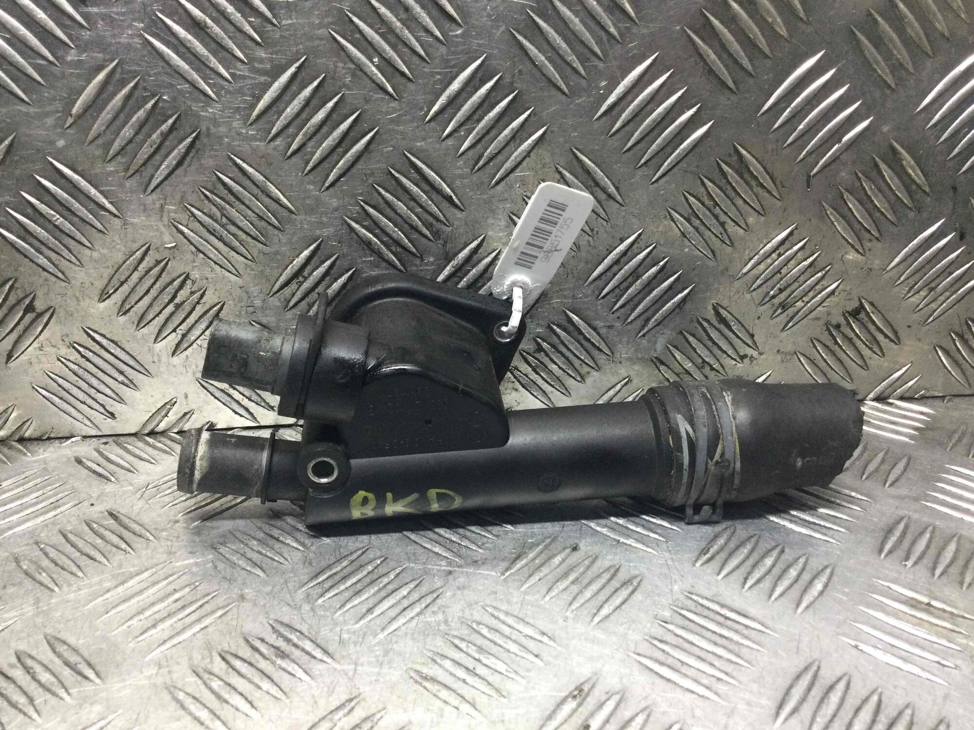 Б/У Фланец (тройник) системы охлаждения Volkswagen Golf 5 поколение (2004-2009) 2008 г.