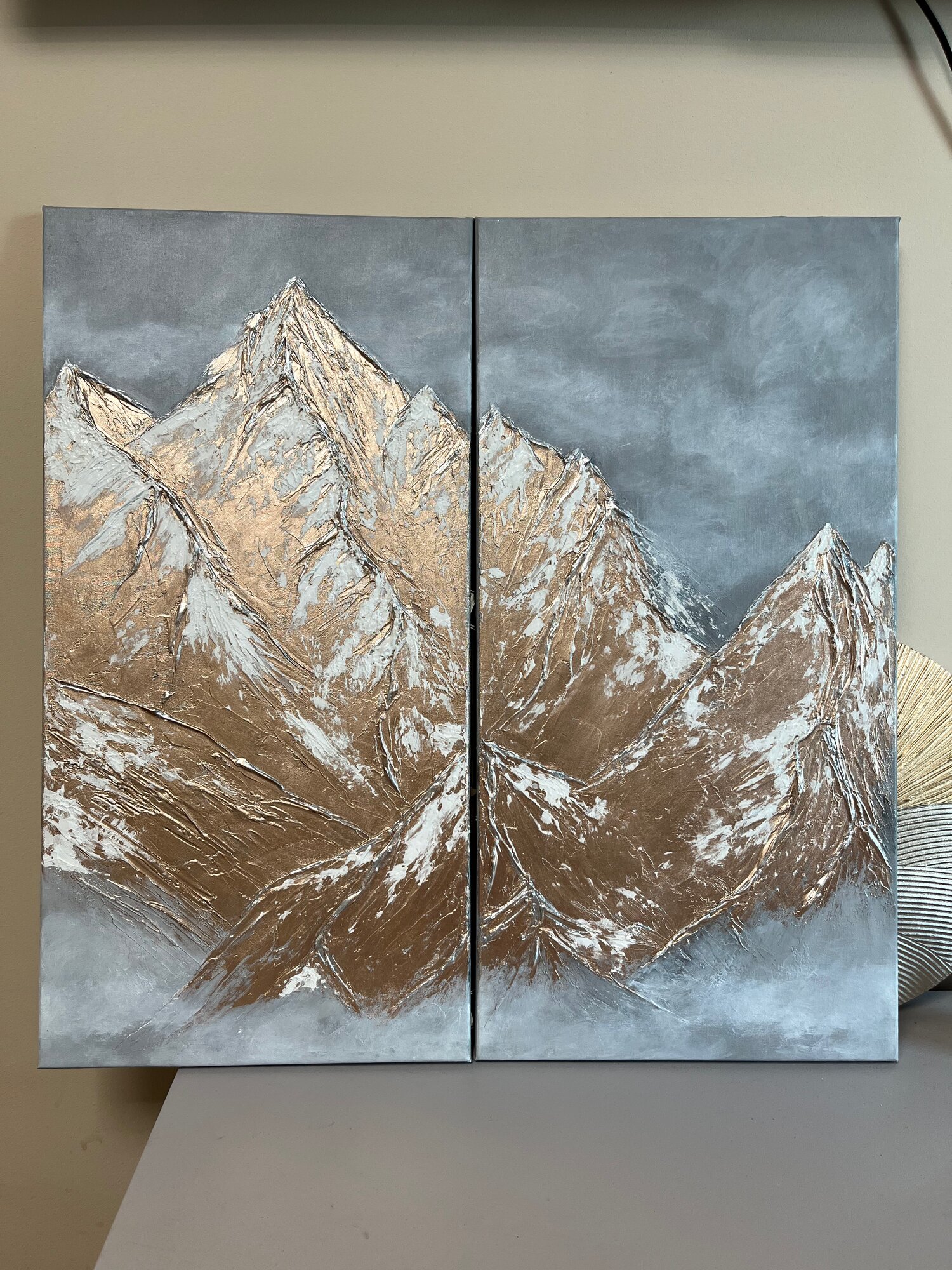 Картина на холсте интерьерная текстурная 60/60 см Горы золотые