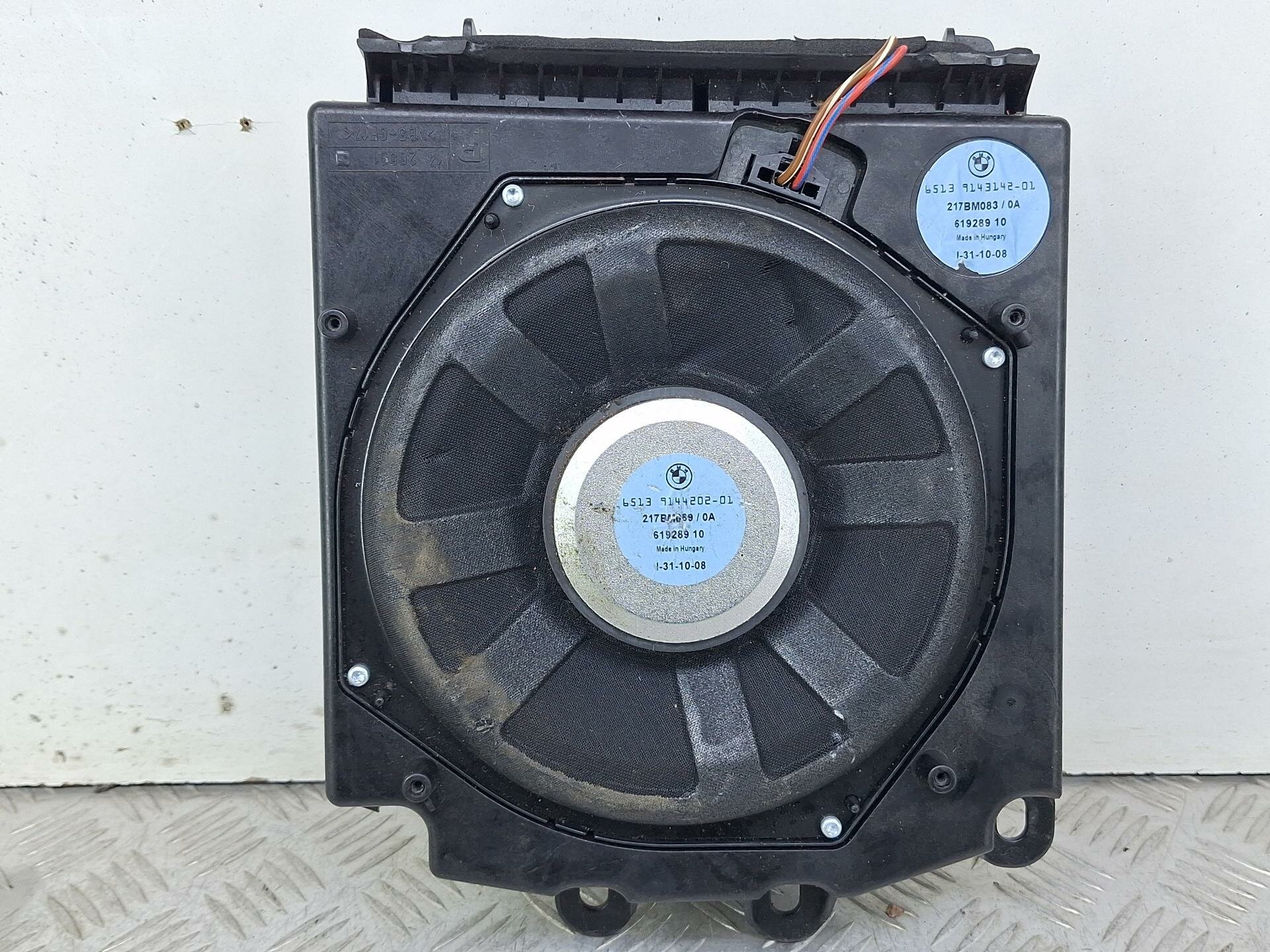 Сабвуфер BMW 5 E60/E61 рест. E60 (2007 - 2010) 61928910