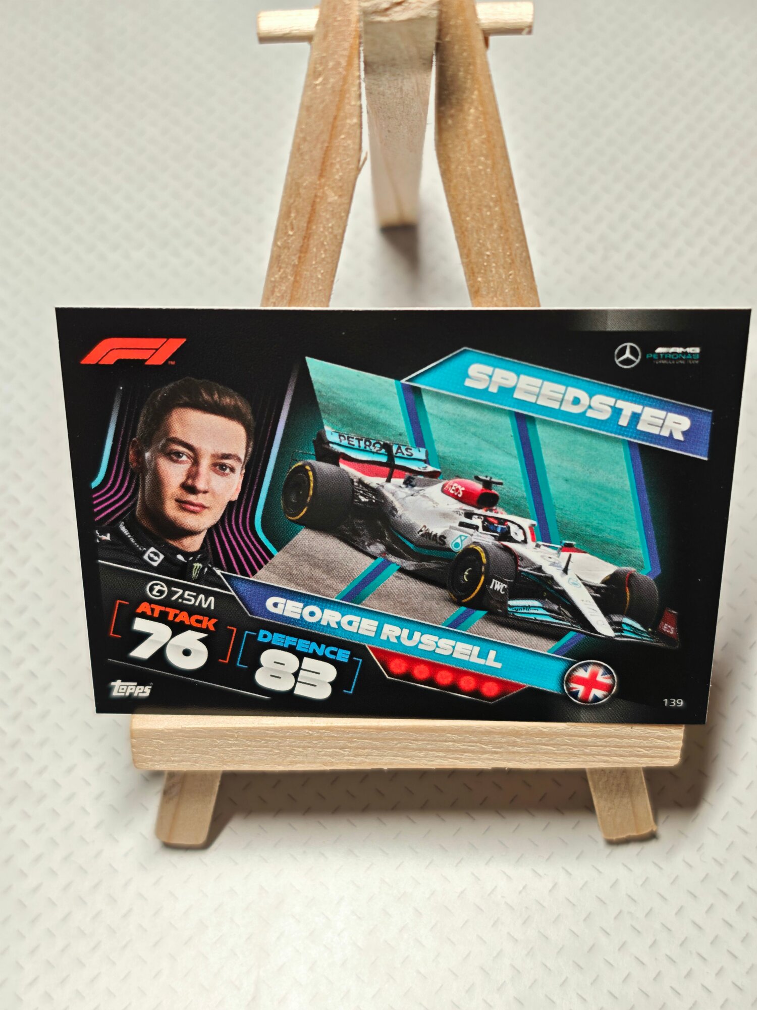Коллекционная карточка Topps F1 Turbo ATTAX в горизонтальном стандартном формате