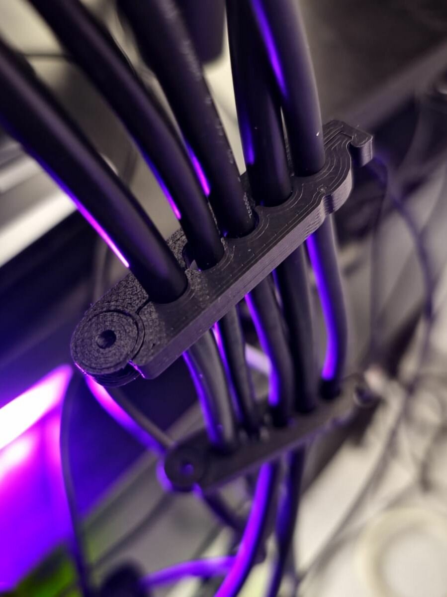 Клипса-органайзер для кабеля 6мм