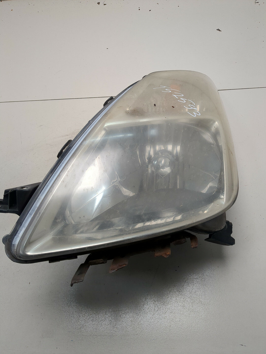 Фара (передняя) левая Toyota Prius Б/У