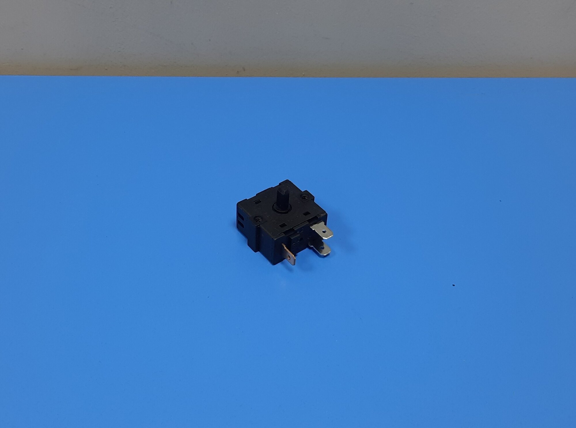 Переключатель режимов (3 позиций) для масляного обогревателя (3 контакта)