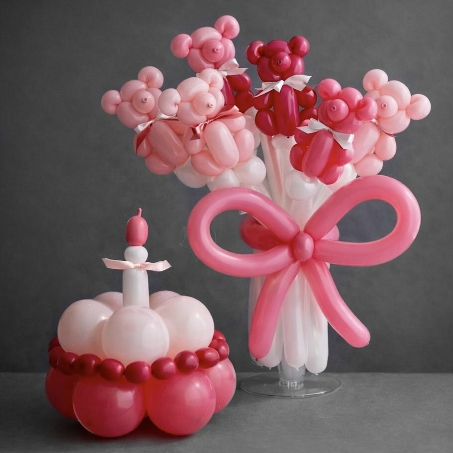 Тортик и букет с мишками из воздушных шариков