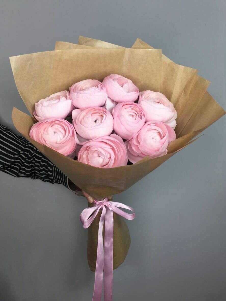 Букет из 9 итальянских ранункулюсов