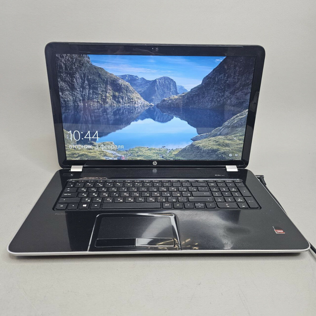 17.3'' Ноутбук HP 17-у000er серый