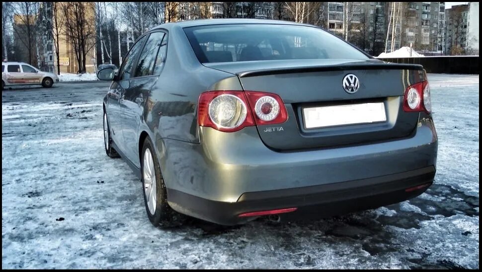 Спойлер для Volkswagen Jetta 5 в черном глянце из ABS пластика. Задний спойлер для тюнинга автомобиля. — фото 1