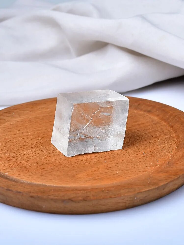 Натуральный камень "кальцит не подвергался обработке (3-5 см 1 шт)