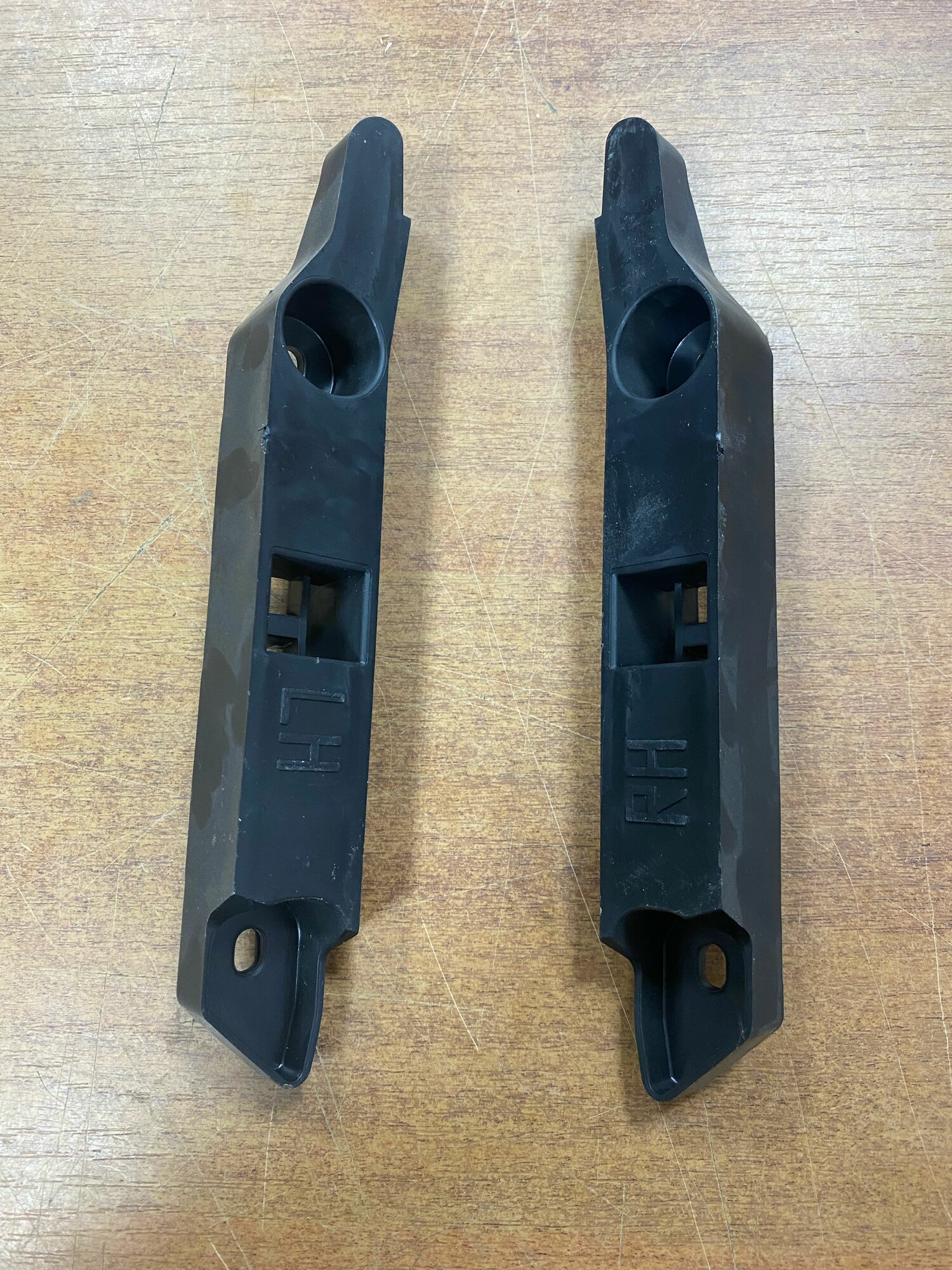 Кронштейн переднего бампера левый и правый Ford Focus 2 2008-2011г