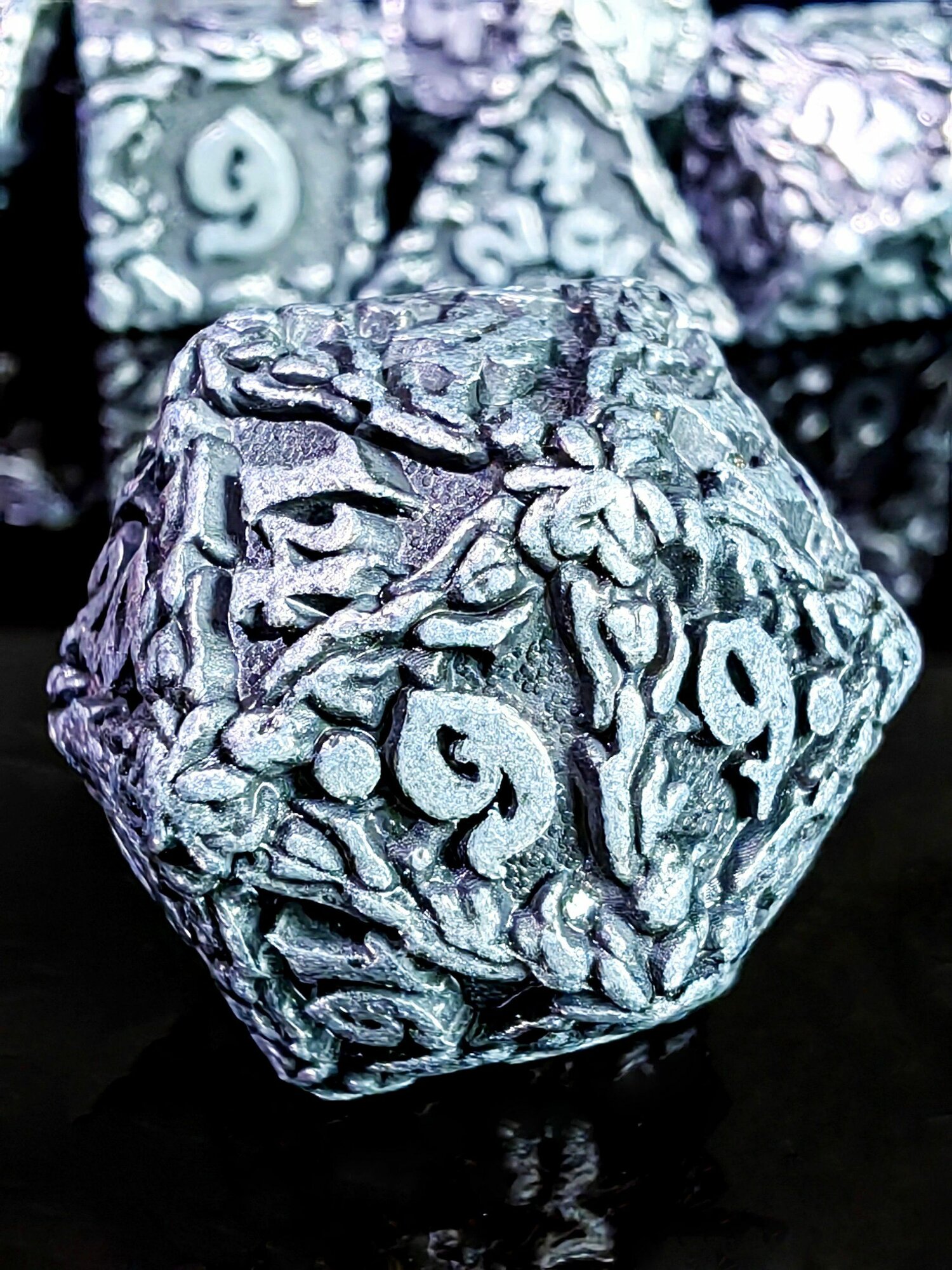 Металлические кубики ДнД дайсы для настольных игр, кости для Dungeons & Dragons, серебро с золотыми цифрами, цинковый сплав