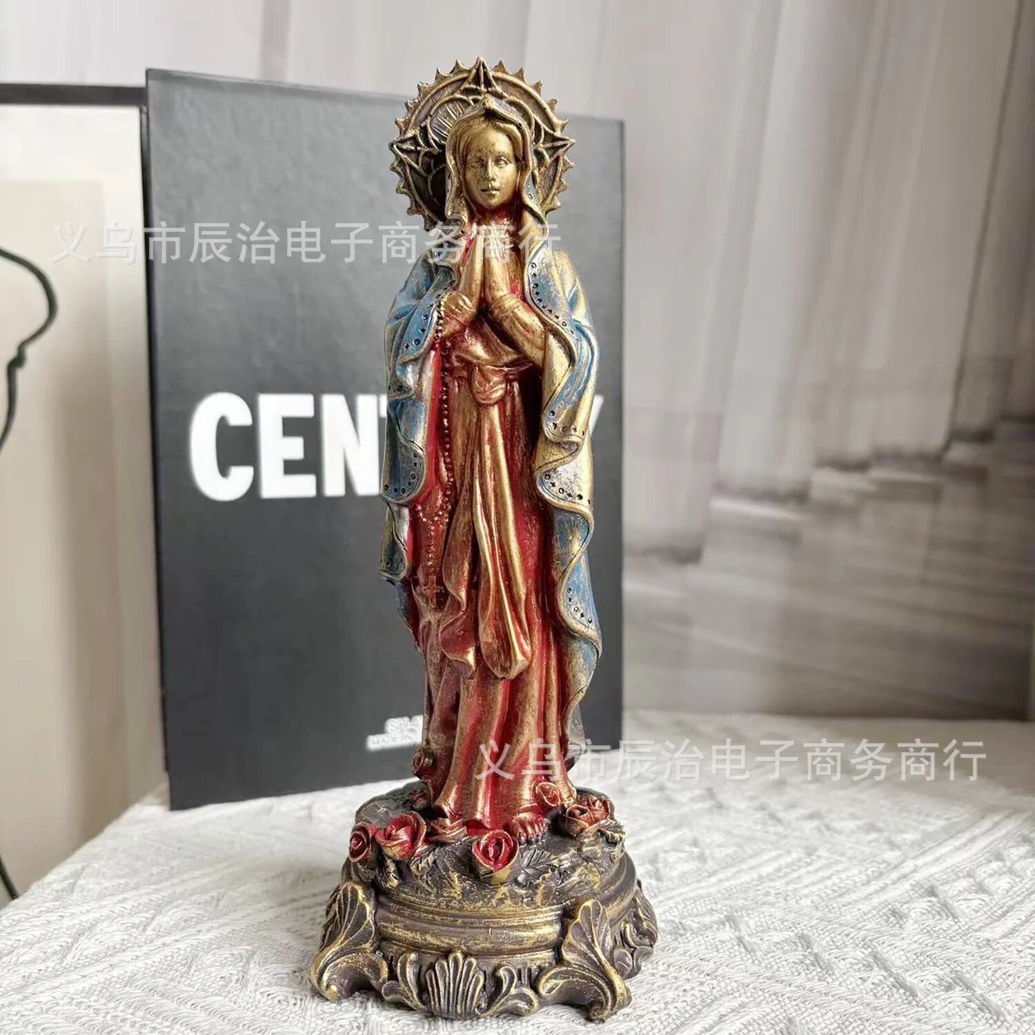 Статуя Мадонны из смолы