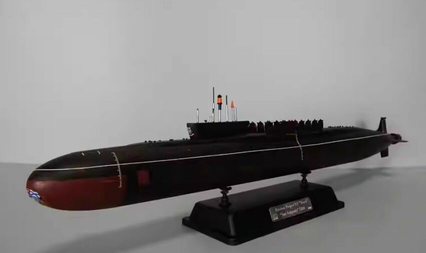 Готовая модель 1/350 рпксн "Юрий Долгорукий" проекта 955 "Борей", атомная подводная лодка
