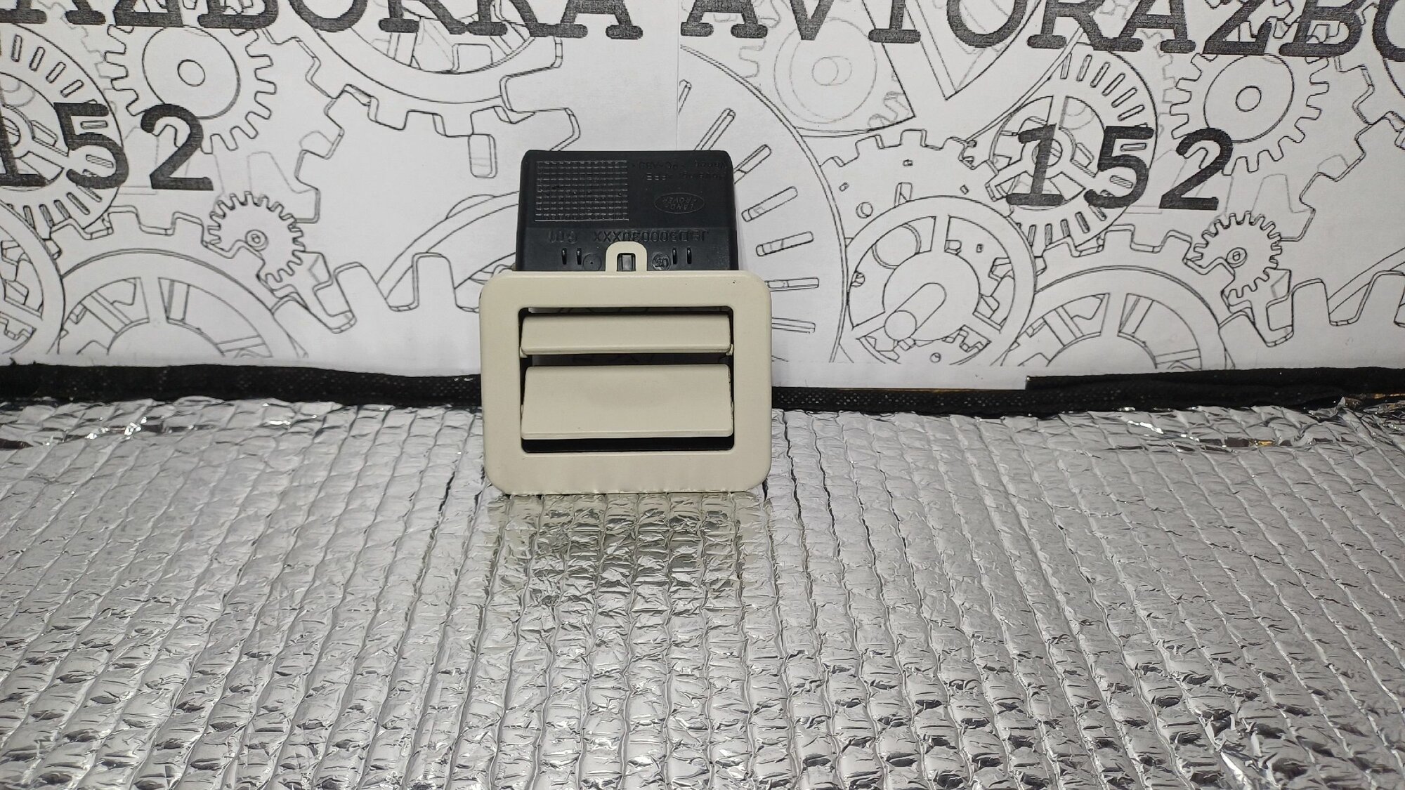 Накладка воздуховода нижняя Range Rover Sport L320