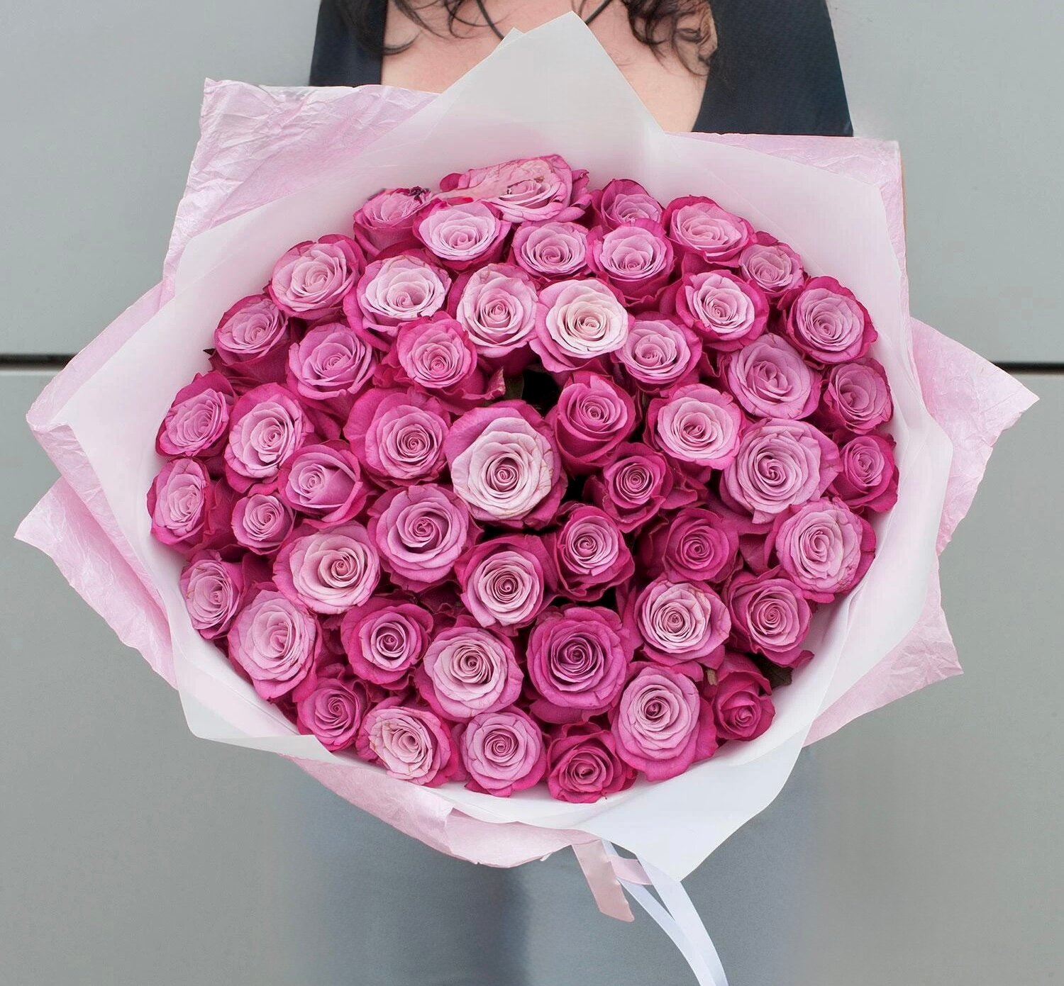 Монобукет "Розы лиловые", 51 роза, высота 50 см, упаковка с лентами