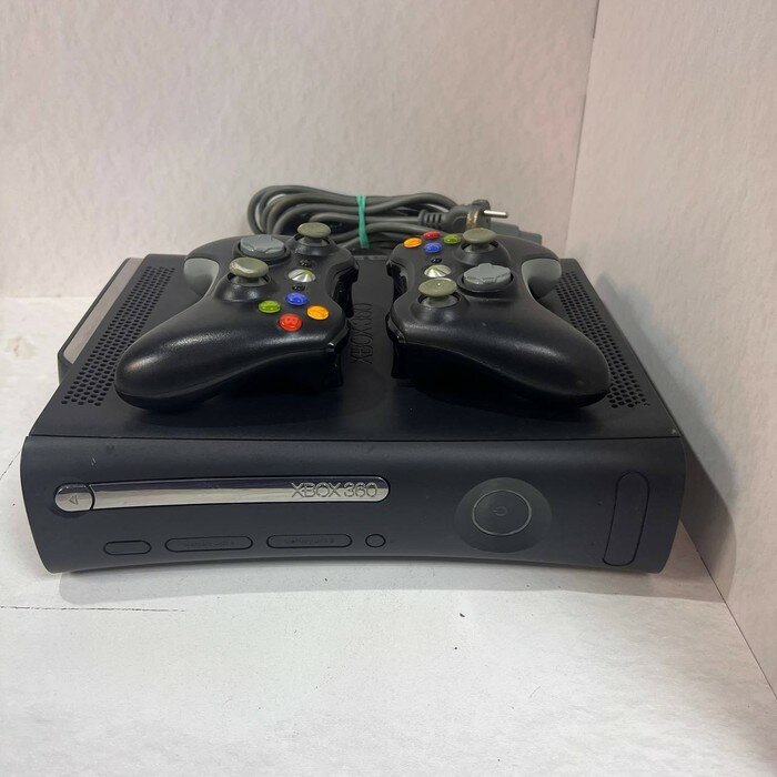 Игровая приставка Microsoft Xbox 360 E 120 ГБ