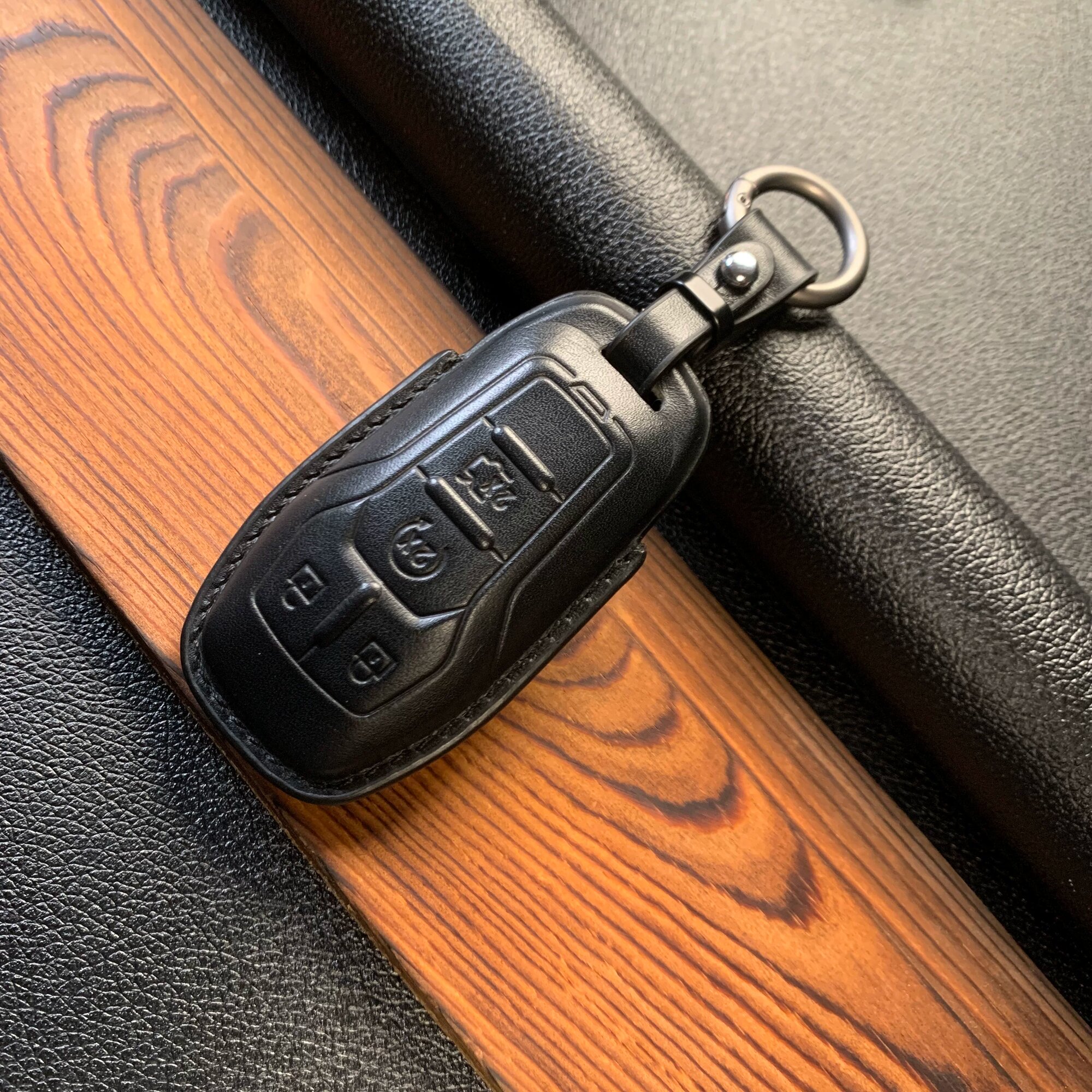 Премиум кожа Ford ключевой чехол Стиль B 4-кнопочный классический черный с круглой застежкой для Mondeo, Edge,