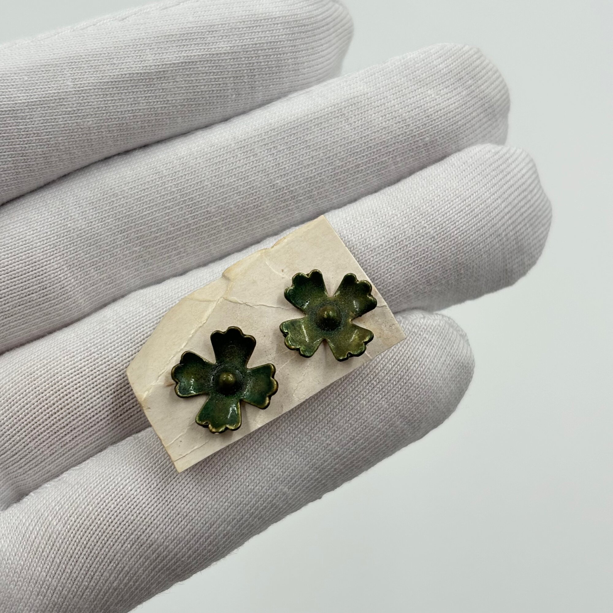 Серьги винтаж СССР, гвоздики. Лепестки наружу