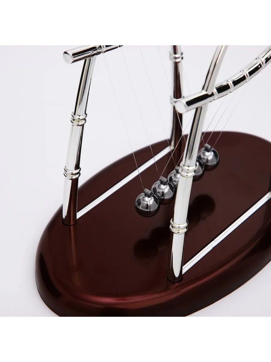 Элегантный металлический маятник для декора