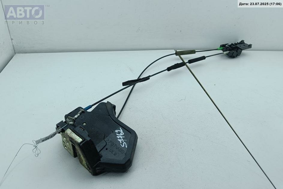 Замок двери задней левой Toyota Avensis (2003-2008)