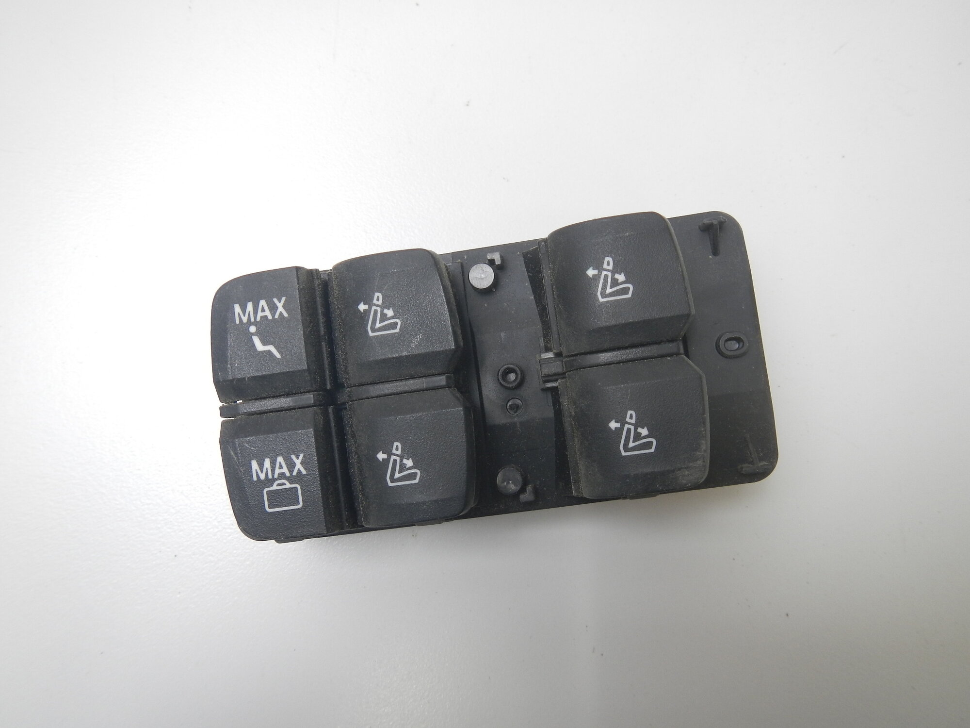 Б/У Блок кнопок управления сидениями, BMW (БМВ)-X7 (G07) (18-) BMW X7 (G07) (18-) Потертости. 615430 BMW арт. 61319439875