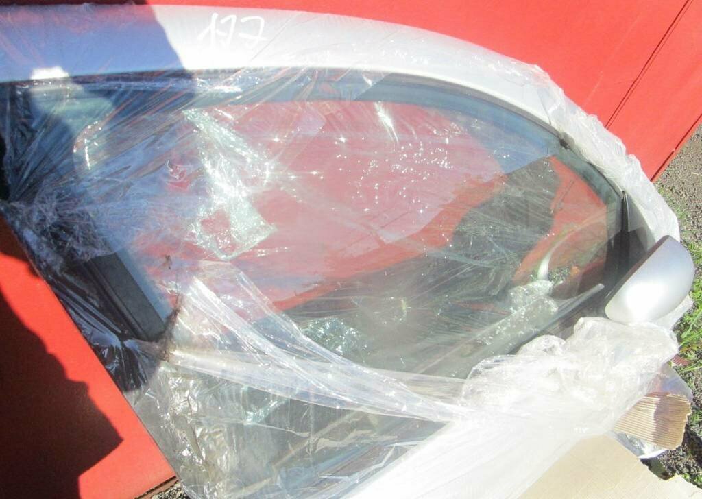 Стекло двери передней правой Nissan Almera N16 2001