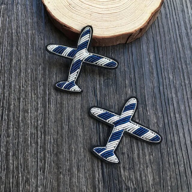 Вышитые вручную броши, маленькие полосатые броши в виде самолета булавки, индийский шелк, медная проволока для одежды