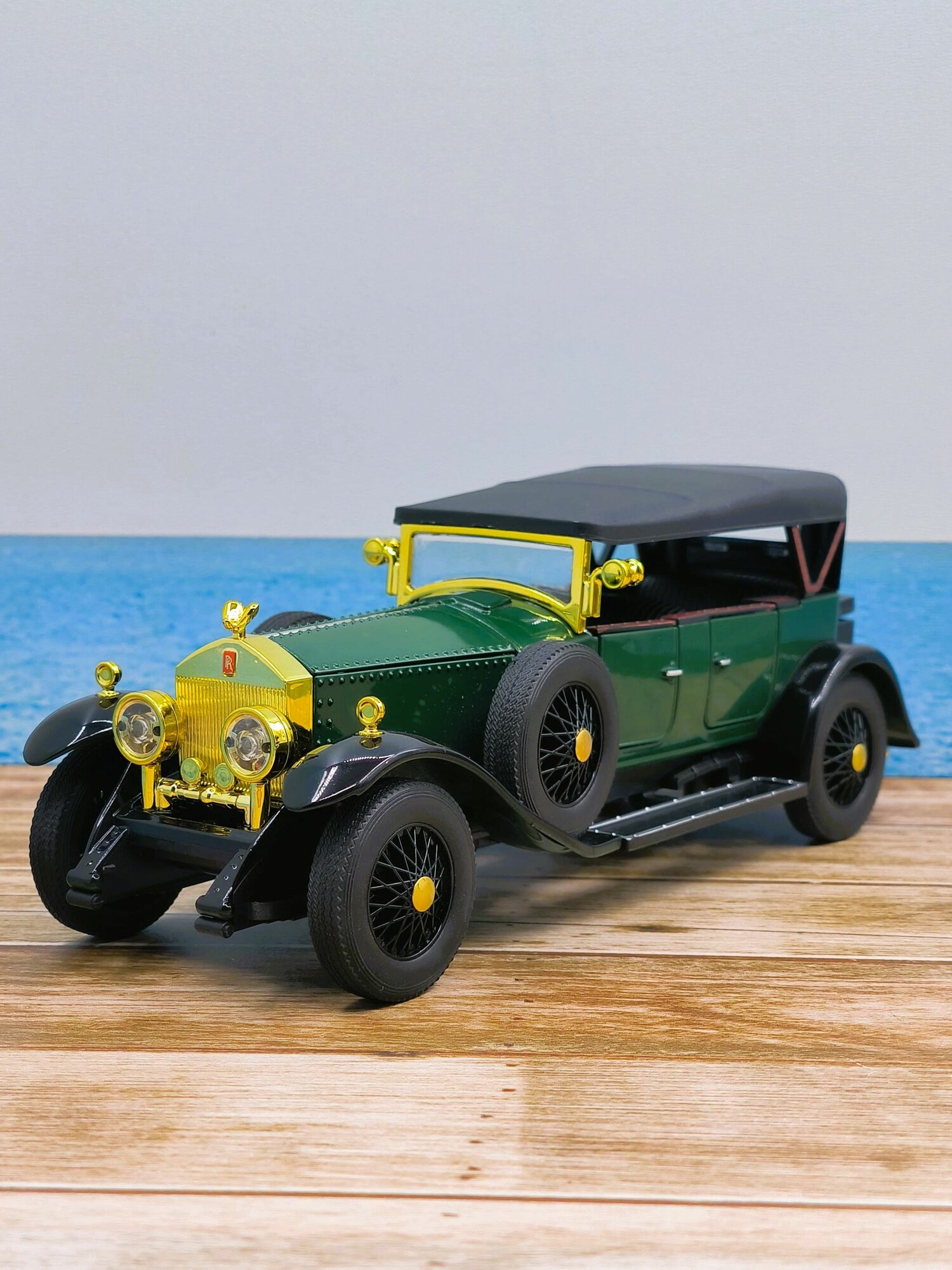 Металлическая модель Rolls-Royce Phantom I 1926 с световым и звуковым сопровождением. Масштаб 1:24