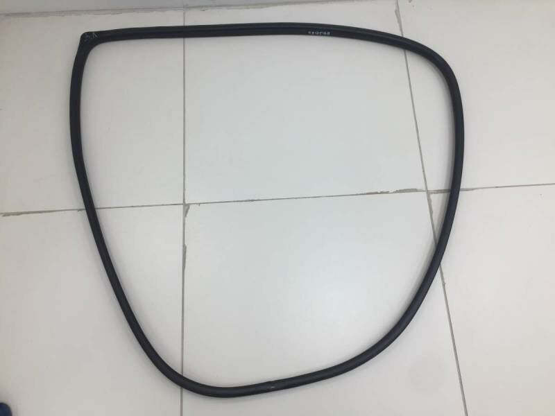 Уплотнитель проема двери задней левой Toyota Corolla E120 2001-2007 кат.номер: 6233212110B1